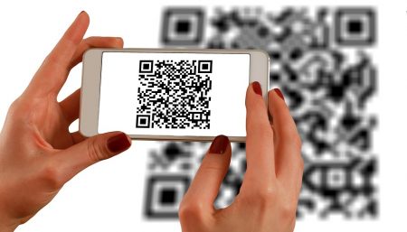 How To Use QR Codes for a Seamless Customer Experience [7 Creative Ways]
